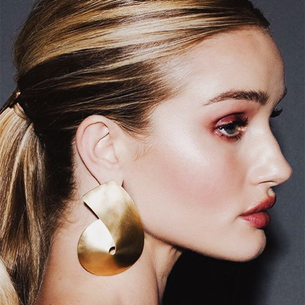 Chin Implant vs Filler: Find Better Facial Balance